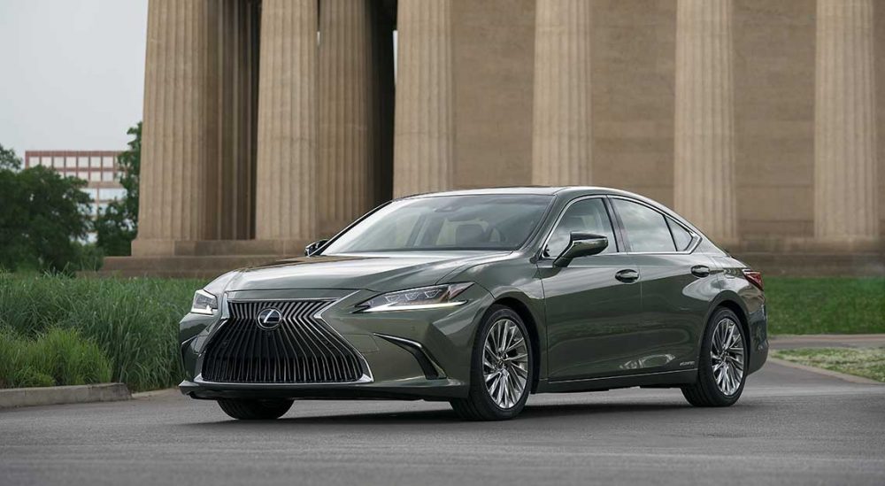 Lexus ES review: The luxury sedan takes a traditional turn by focusing ...